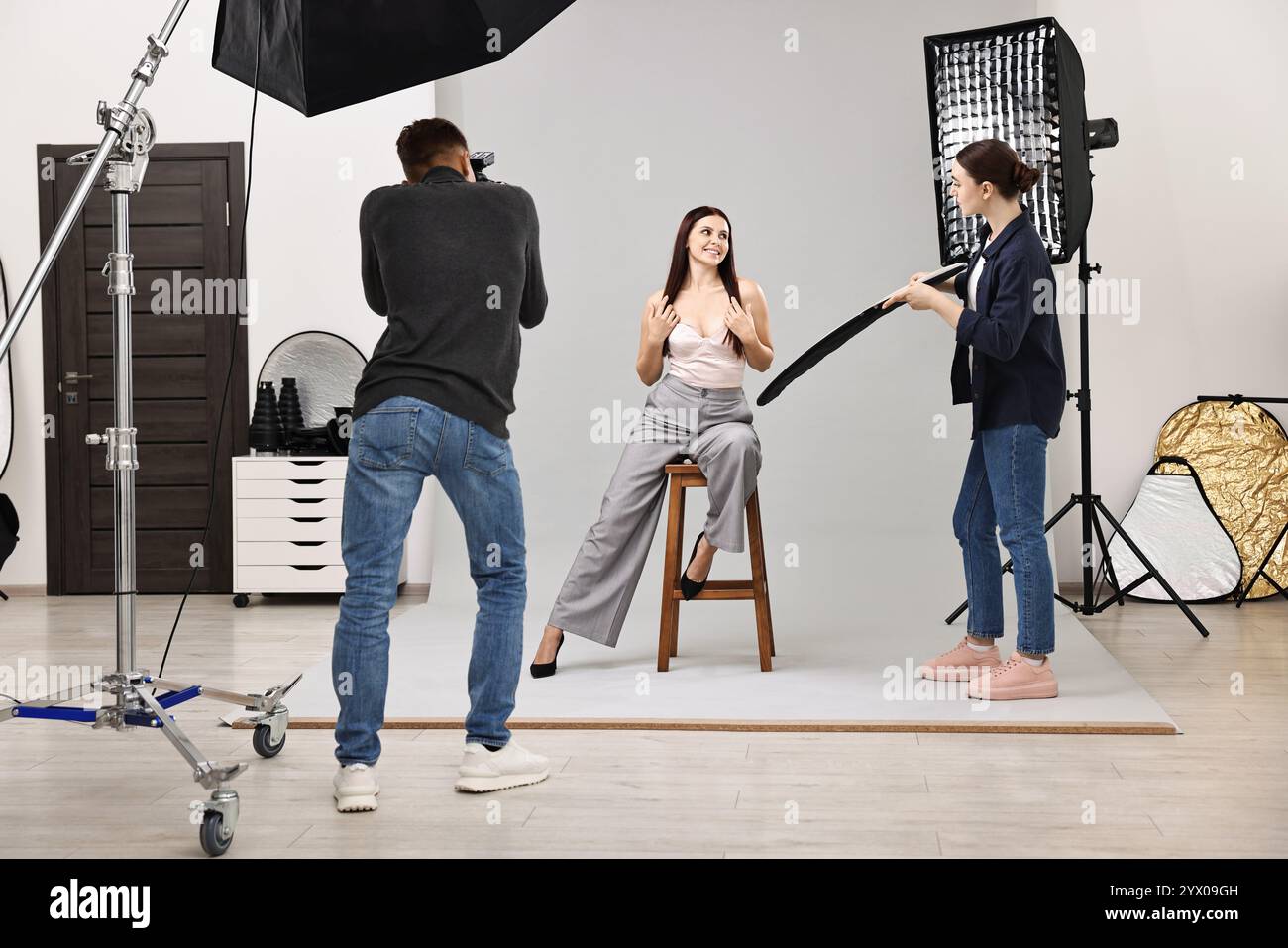 Photographer assistant model in hi-res stock photography and images - Alamy