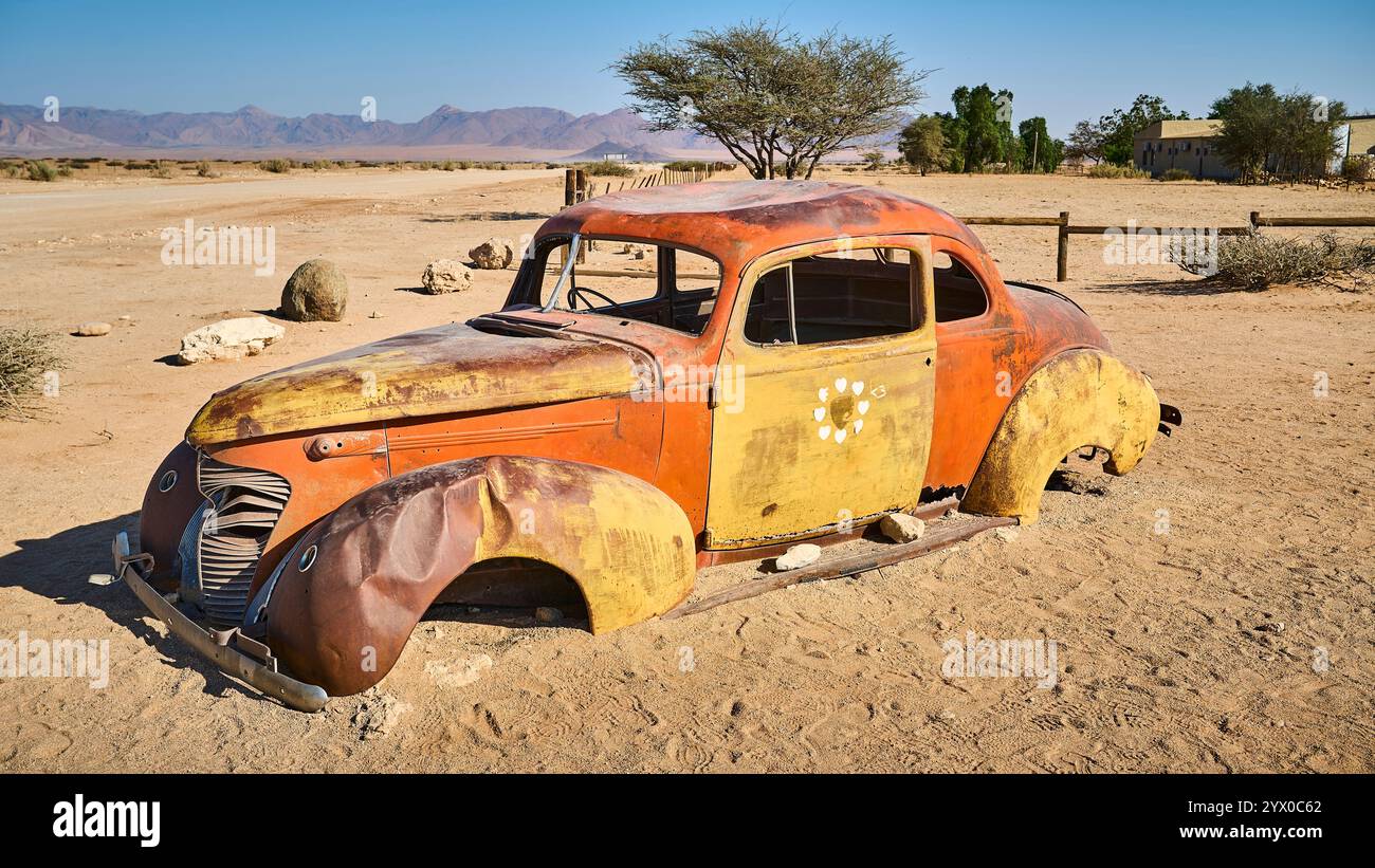 Dumped in the desert hi-res stock photography and images - Alamy