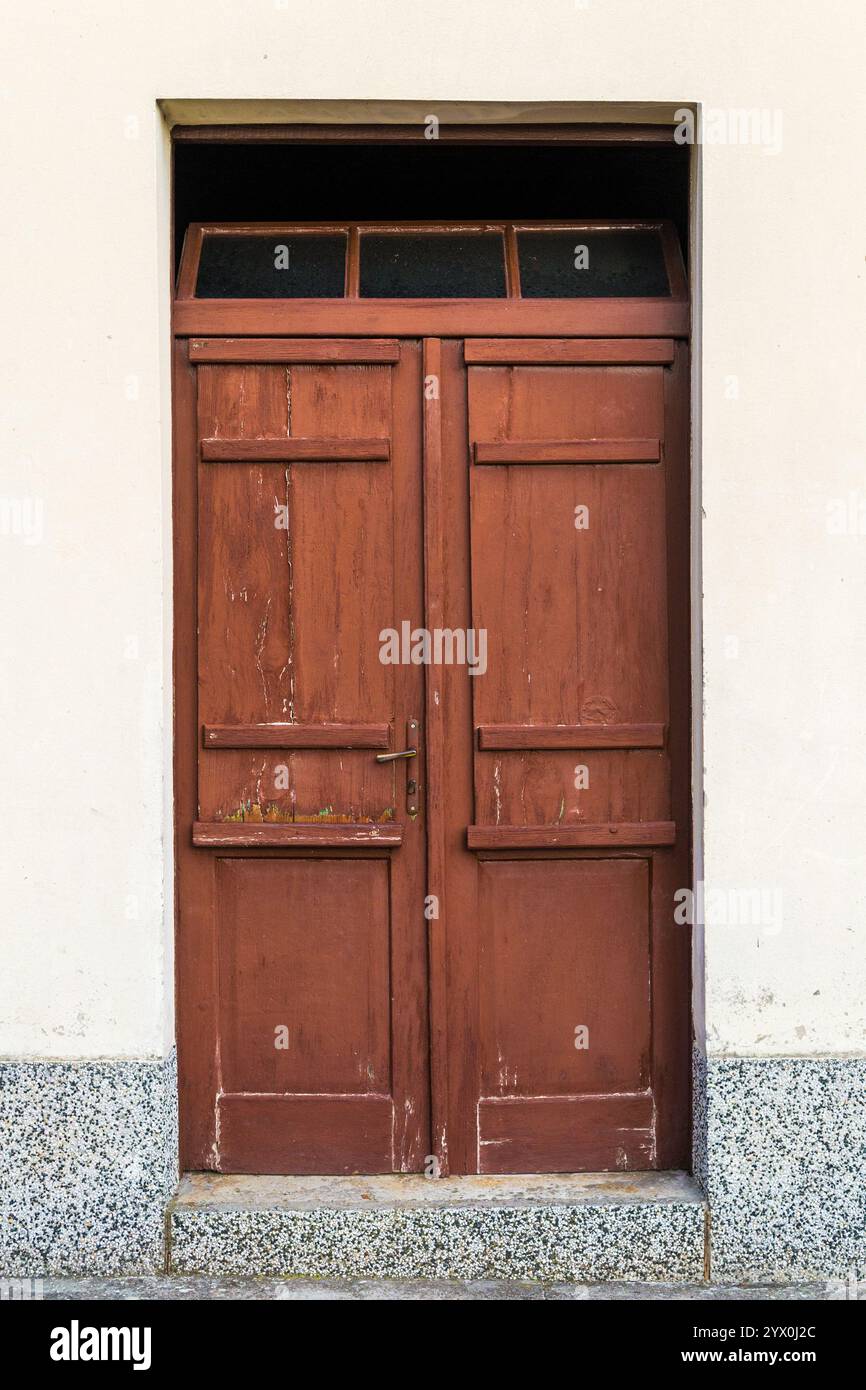Old rustic wooden gate hi-res stock photography and images - Alamy