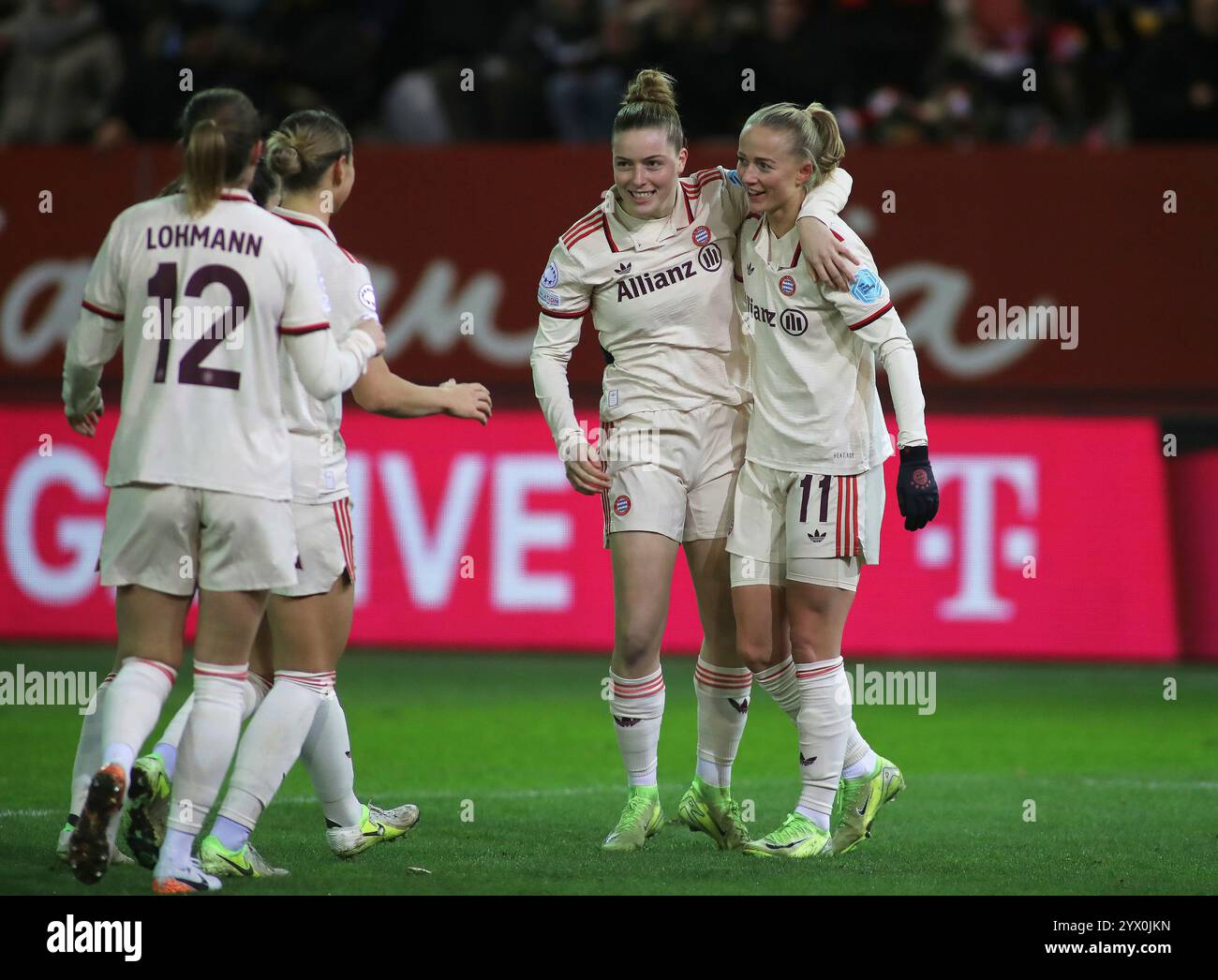 Hier umarmt mit lea schuller hi-res stock photography and images - Alamy