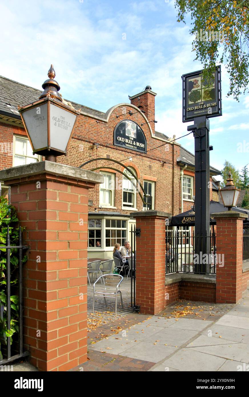 17th century The Old Bull & Bush Pub, North End Way, Golders Green ...