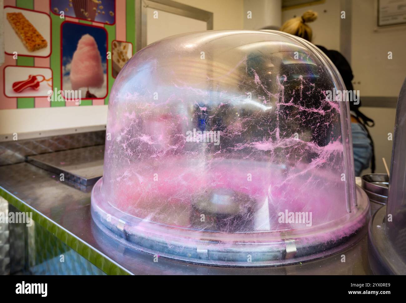 Funfair food stall hi-res stock photography and images - Alamy