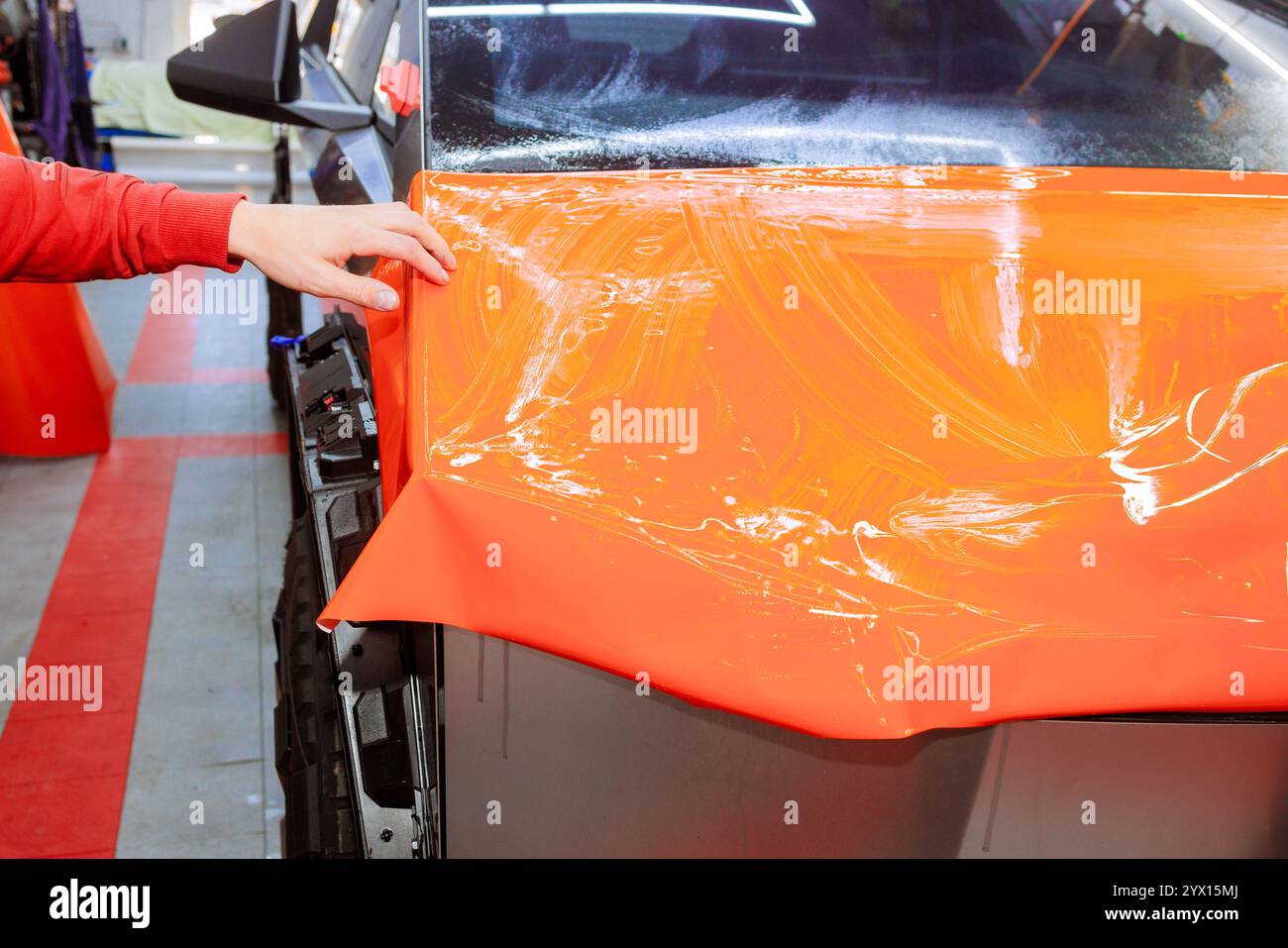 Vinyl wrap techniques hi-res stock photography and images - Alamy