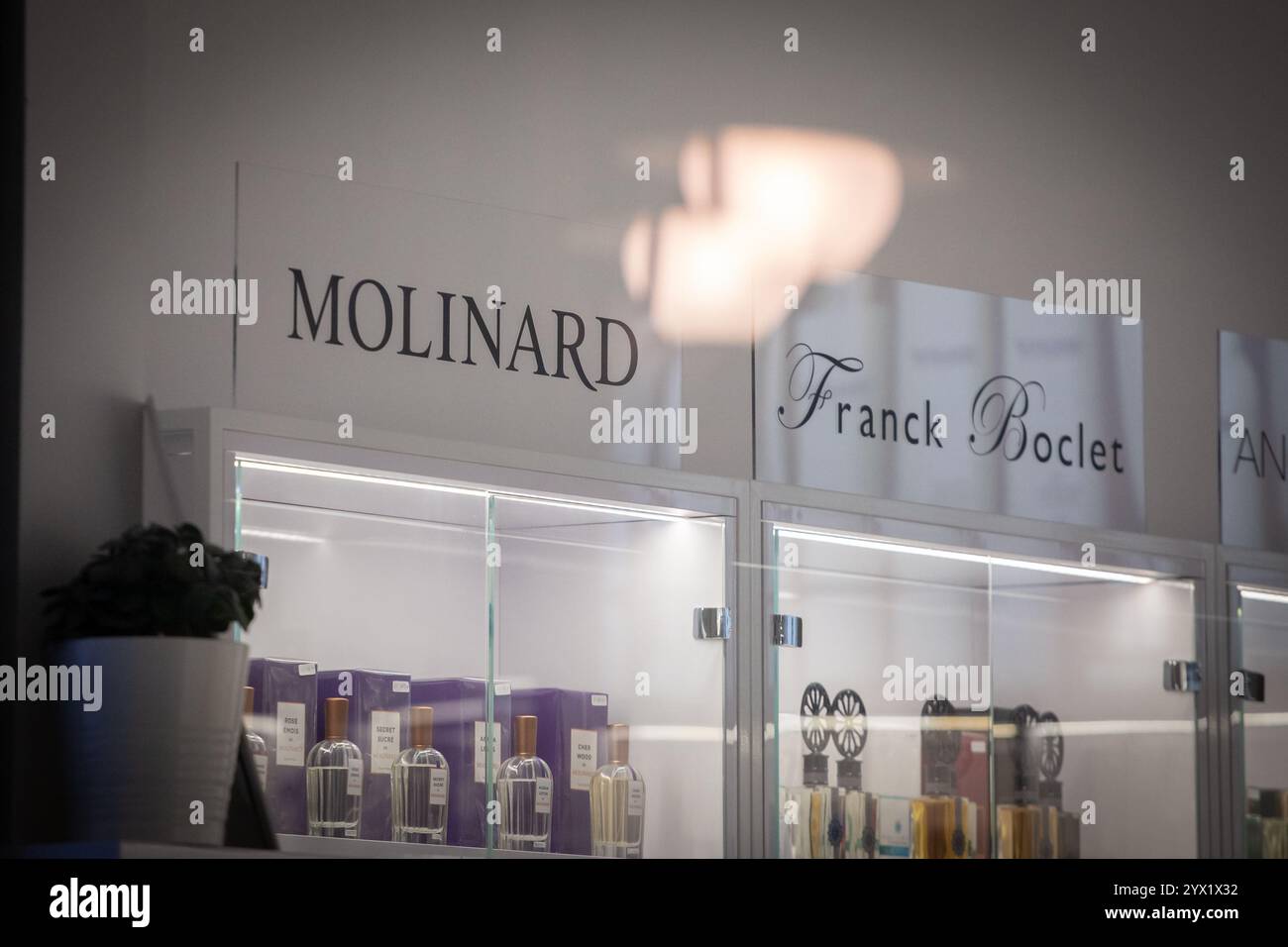 Molinard logo hi-res stock photography and images - Alamy