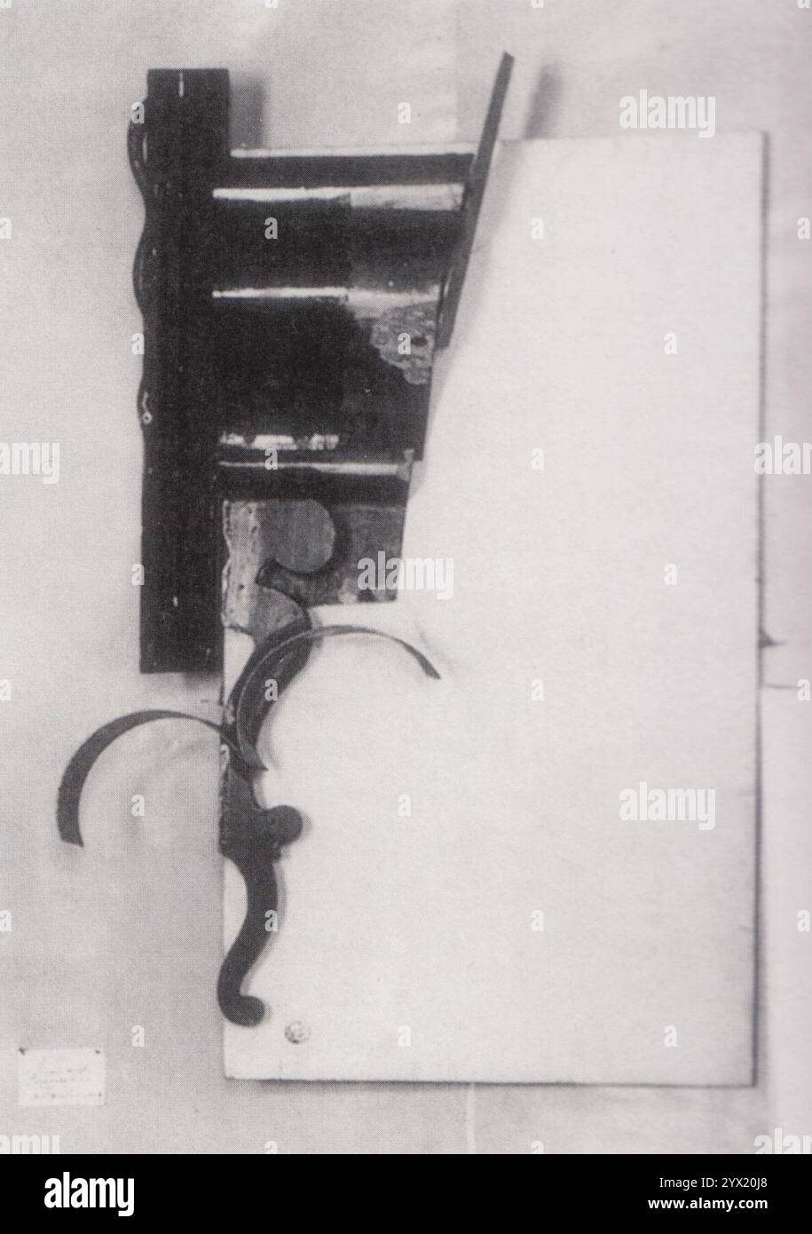 Counter-relief with chair leg (Vladimir Tatlin, 1915), probably at 0,10 ...