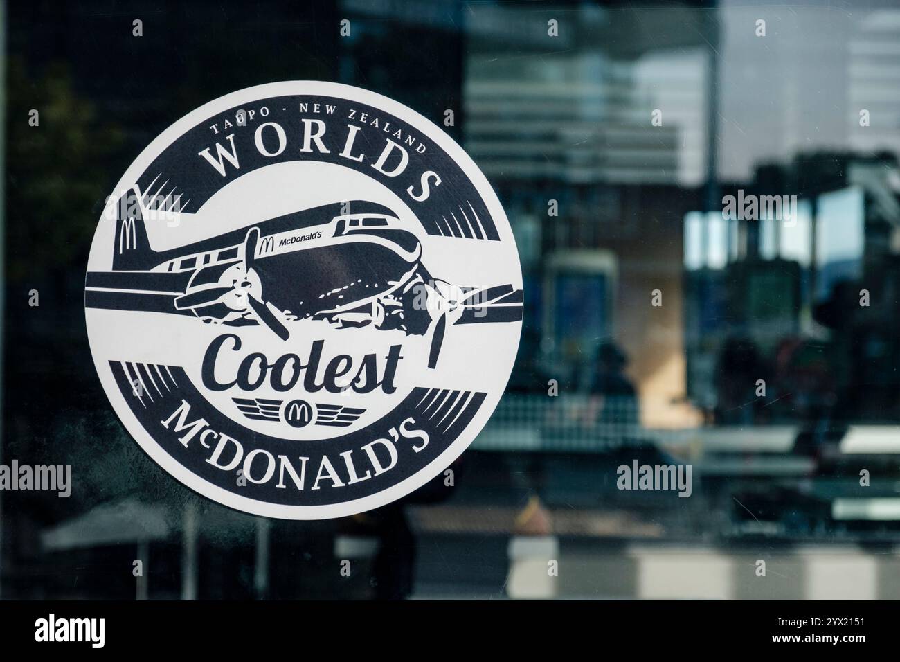 Mcdonalds exterior hi-res stock photography and images - Alamy