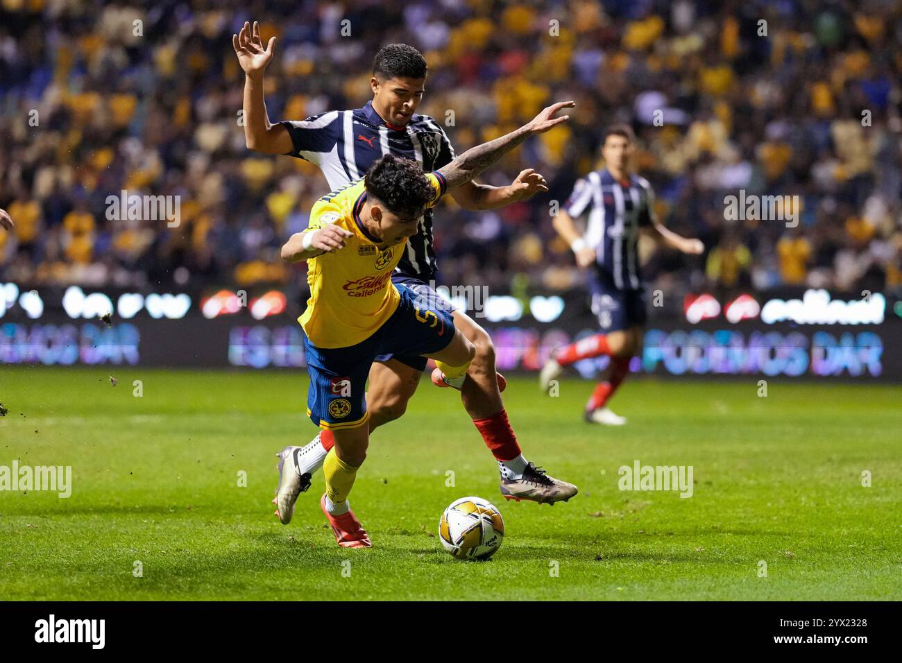 America's Kevin Álvarez, front, and Monterrey's Víctor Guzmán fight for ...