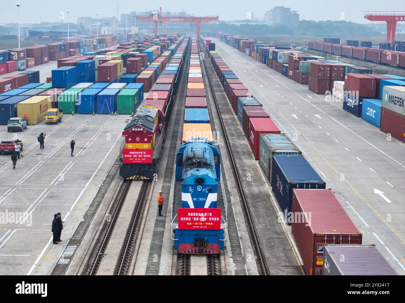 Two rail-sea freight trains leave Nanchang International Land Port ...