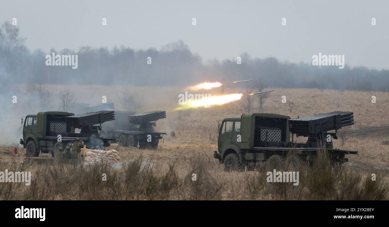 Croatian artillery soldiers assigned to Volcano Battery fire their ...