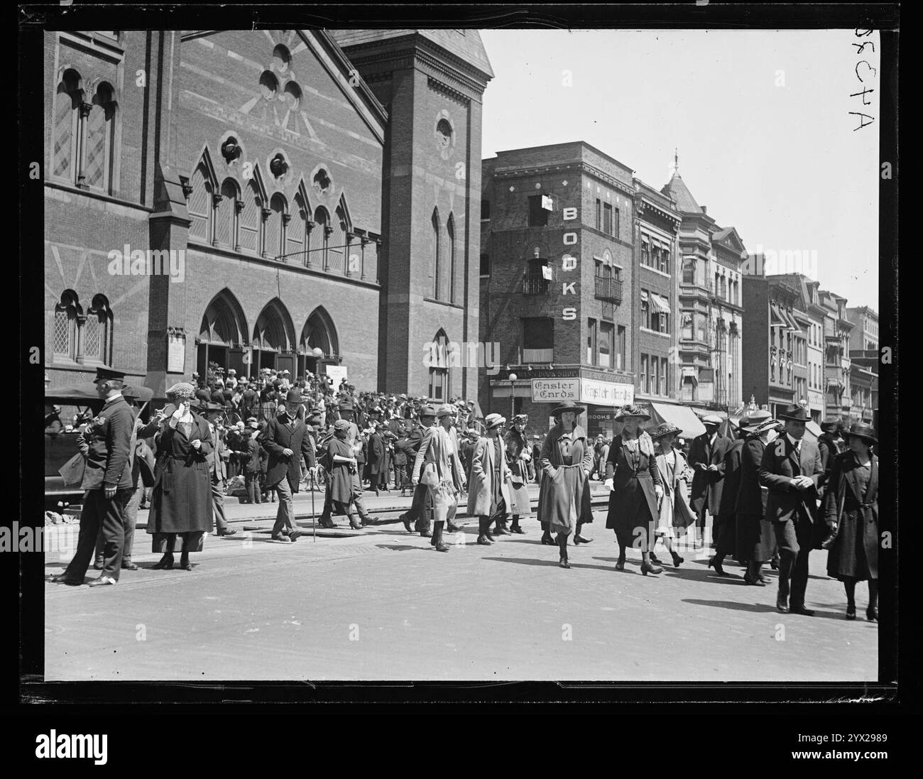 Crowd church Black and White Stock Photos & Images - Alamy