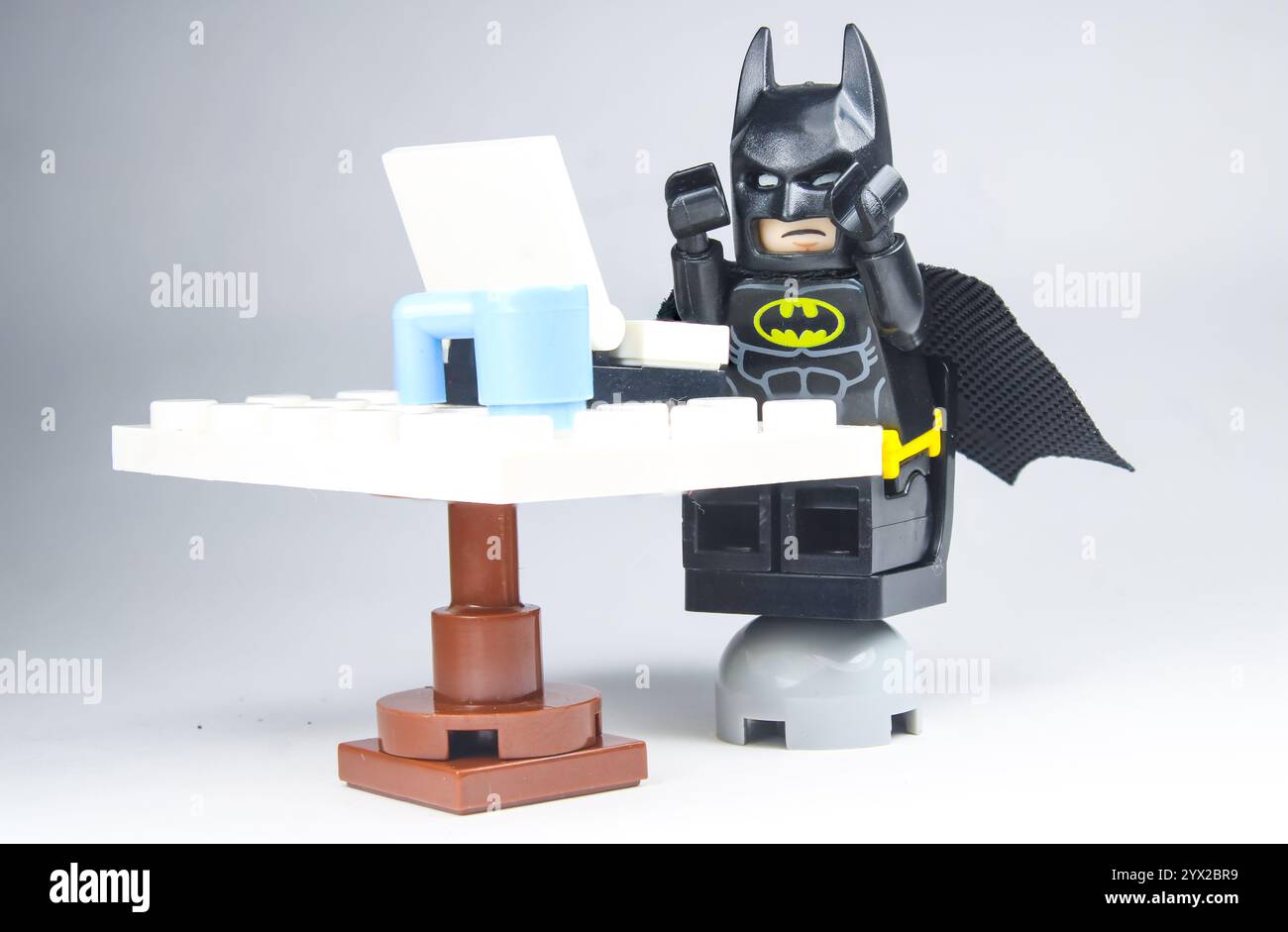 Office worker in cubicle hi-res stock photography and images - Alamy