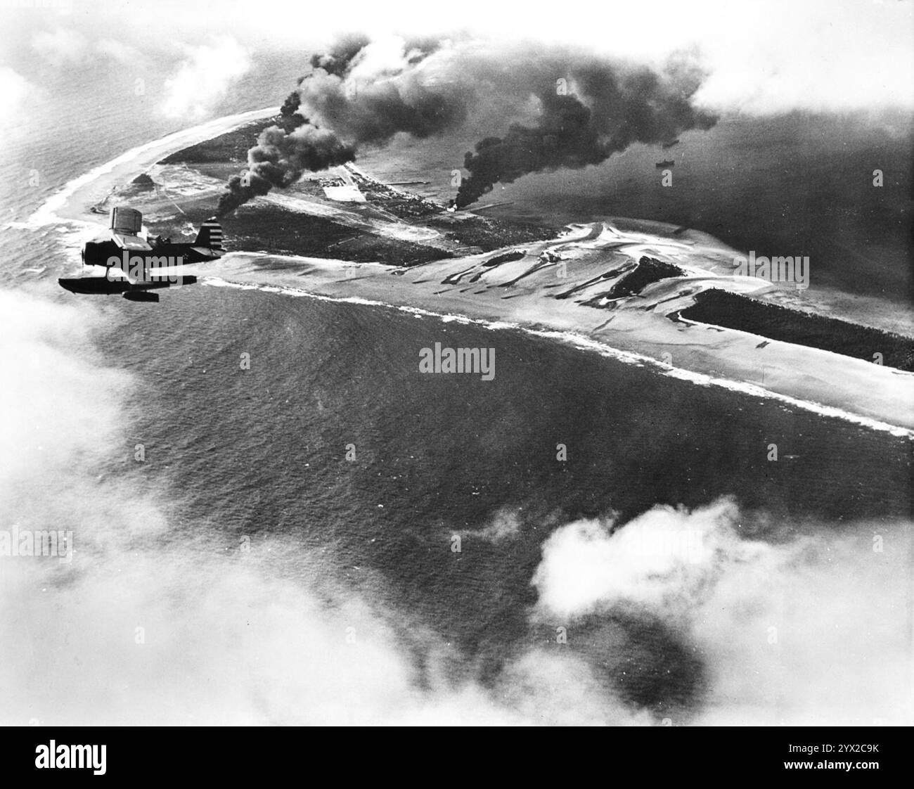 Curtiss SOC Seagull flies over Wotje Atoll, 1 February 1942 Stock Photo ...