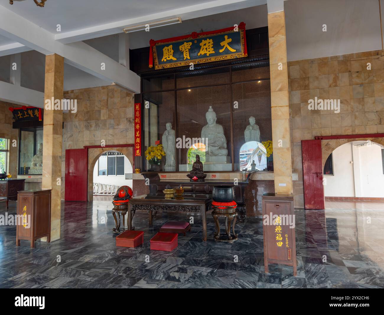 Altar of Xiang Lin Si Temple. This temple is a Buddhist temple on Jalan ...