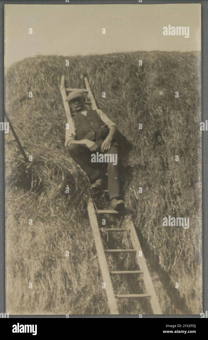 Dafydd Jâms thatching a rick at Cilcennin (5449726 Stock Photo - Alamy