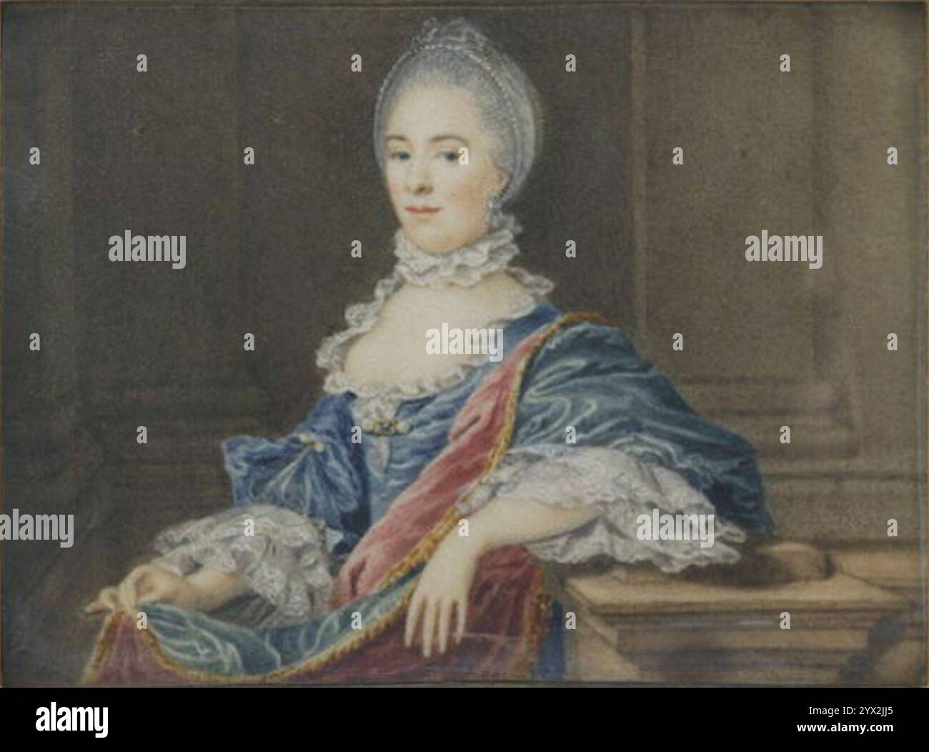 Femme assise en robe bleue hi-res stock photography and images - Alamy