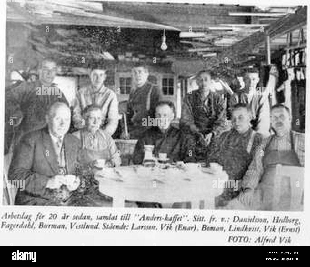 Danielsson och Wik, Arbetslag samlade för kaffe 1932, AHE-6673 Stock ...