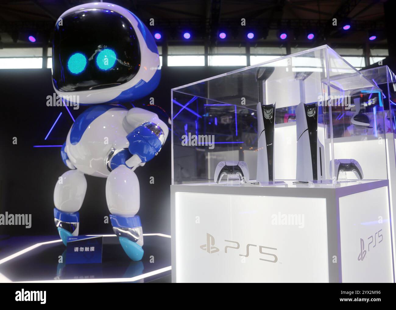 SHANGHAI, CHINA - JULY 26, 2024 - (FILE) Tourists try out the game ...