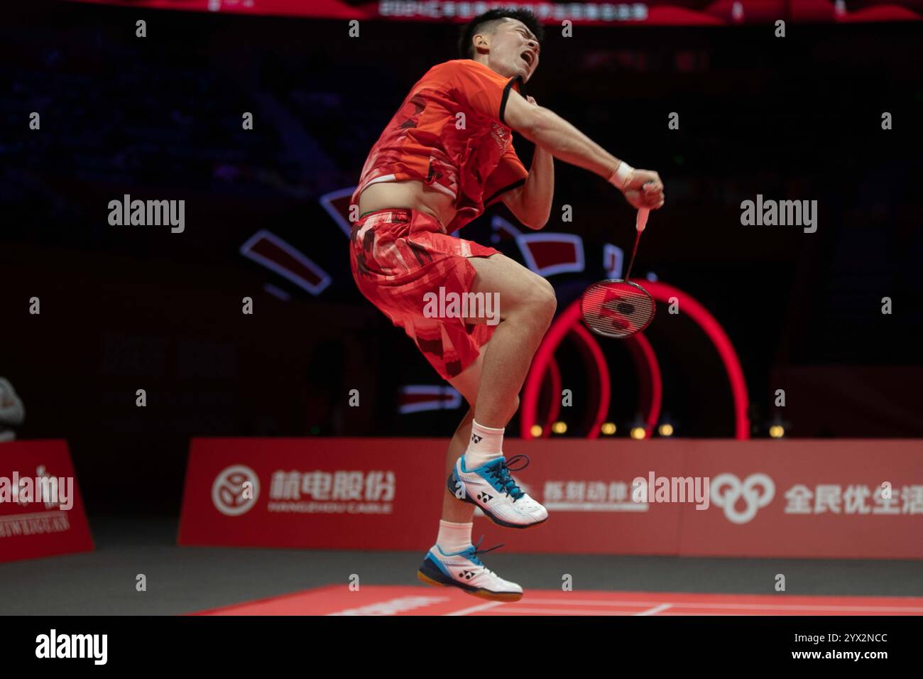 Chinese badminton players Zheng Siwei, Huang Yaqiong defeat Hong Kong badminton players Jordan ...