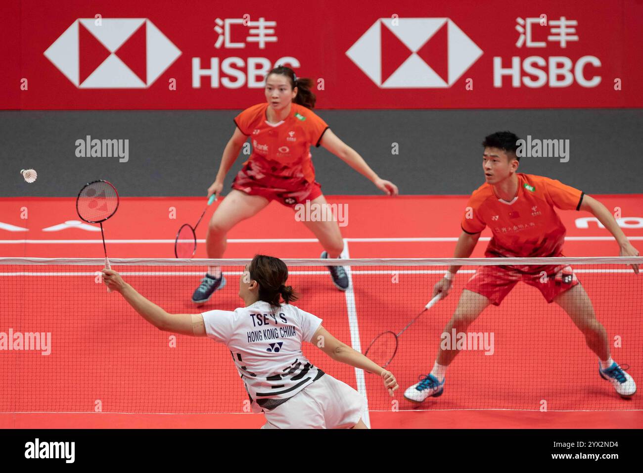 Chinese badminton players Zheng Siwei, Huang Yaqiong defeat Hong Kong badminton players Jordan ...
