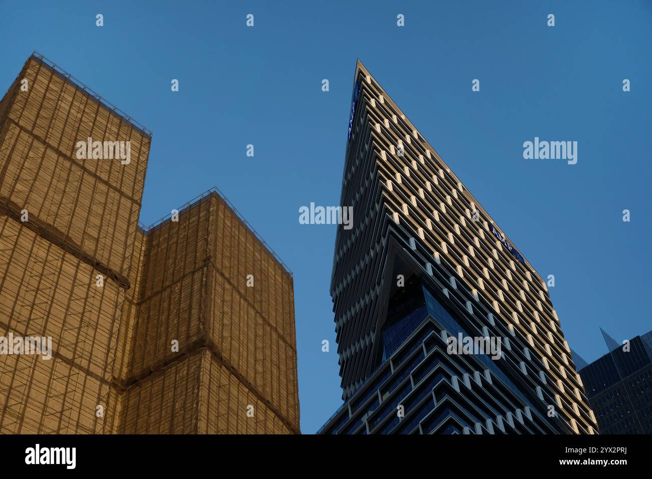Sydney, Architecture, the AMP Quay Quarter Tower seen from Circular ...