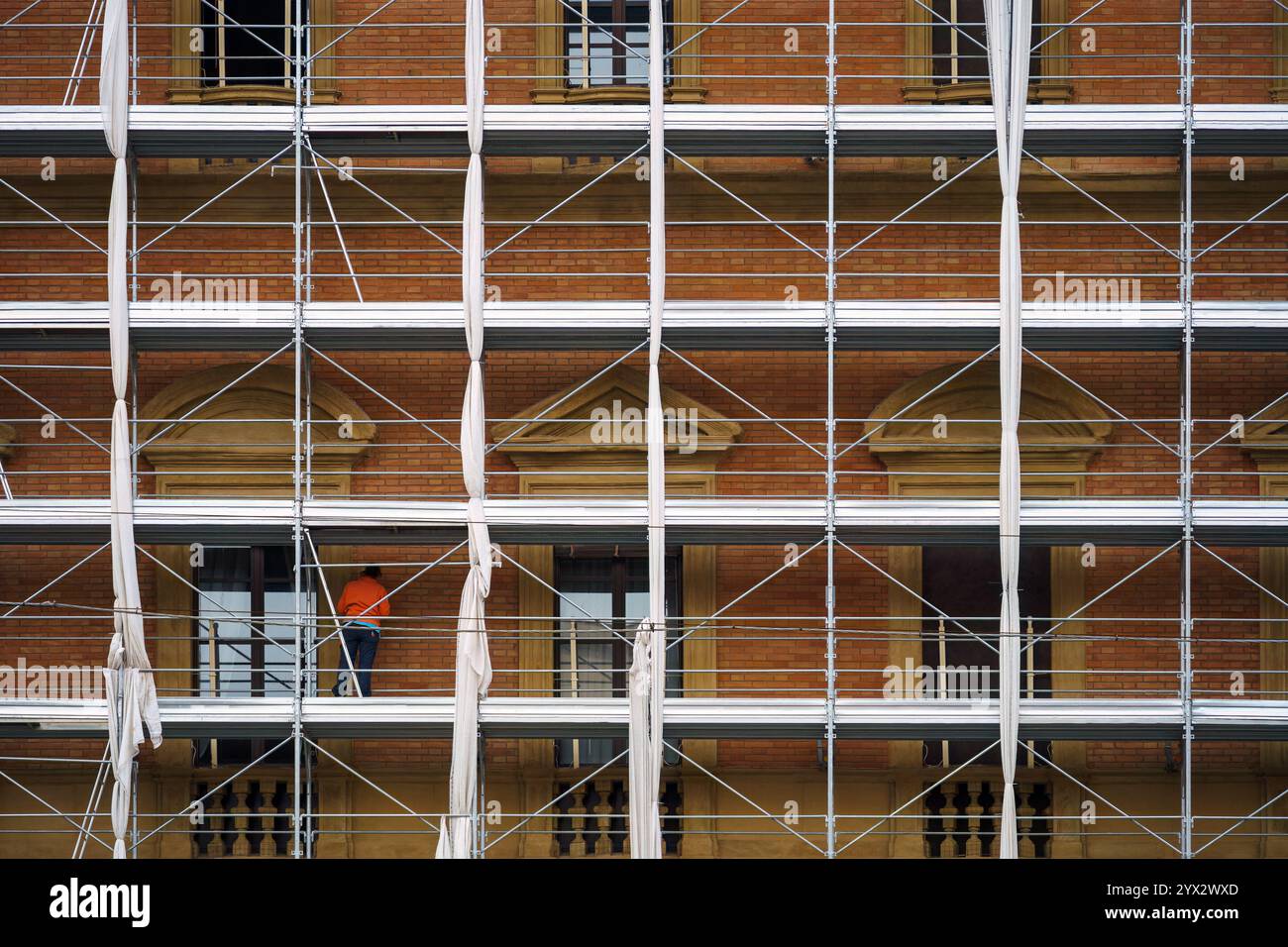 Brickwork scaffolding scaffold building hi-res stock photography and ...