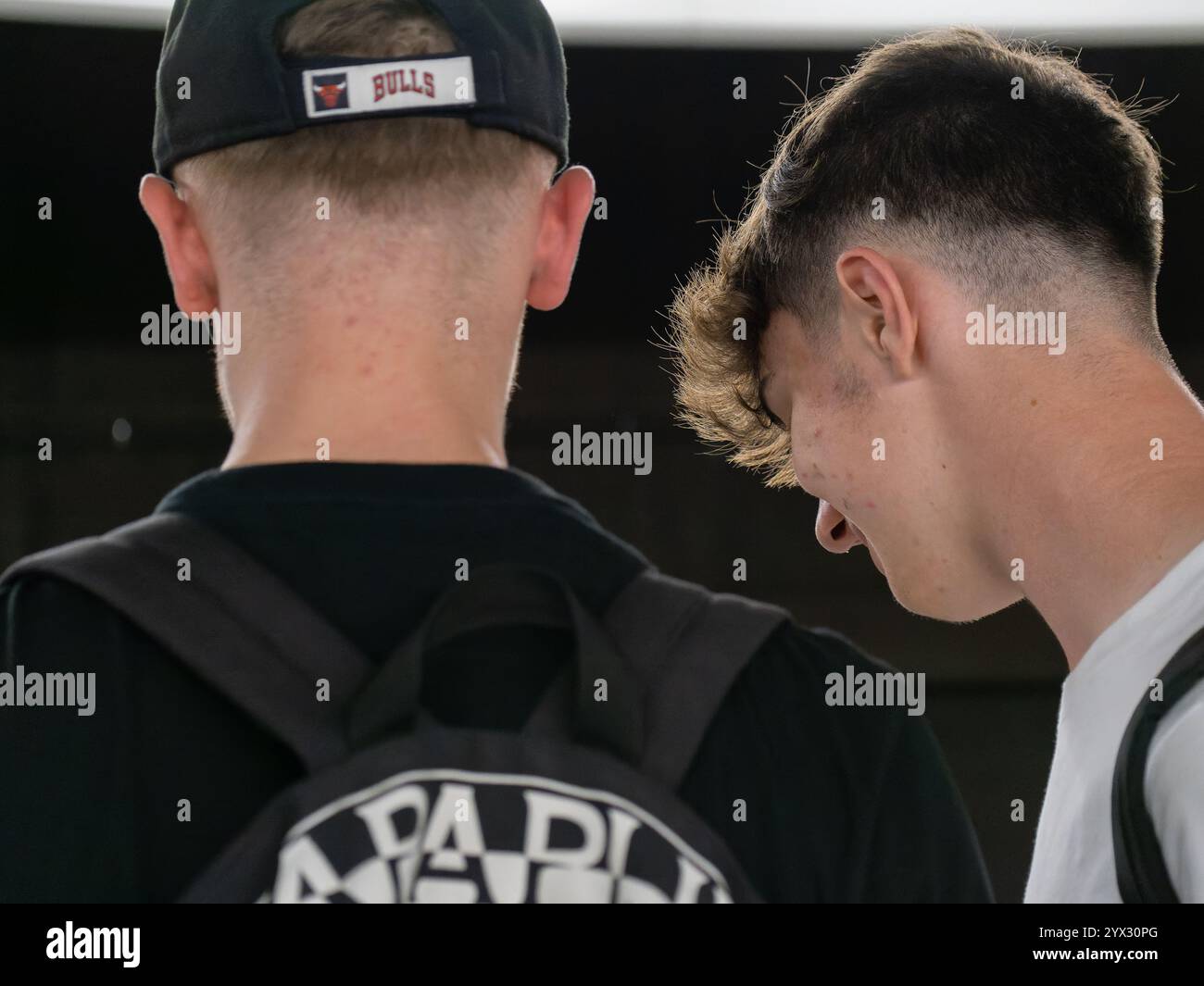 People with their backs turned hi-res stock photography and images - Alamy