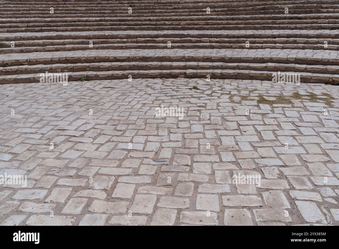 Small brick stairs hi-res stock photography and images - Alamy