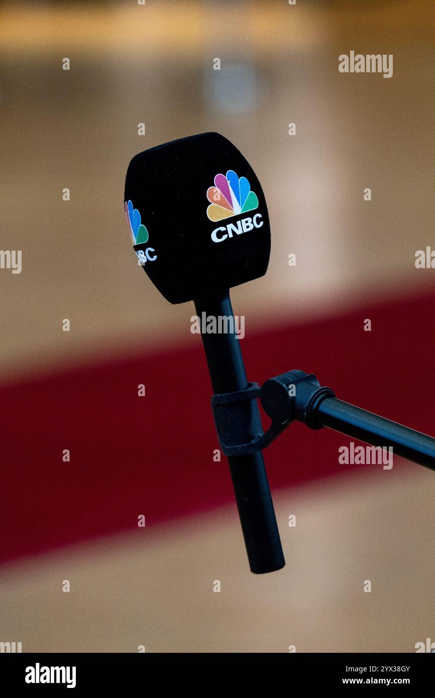 Micro finance media hi-res stock photography and images - Alamy