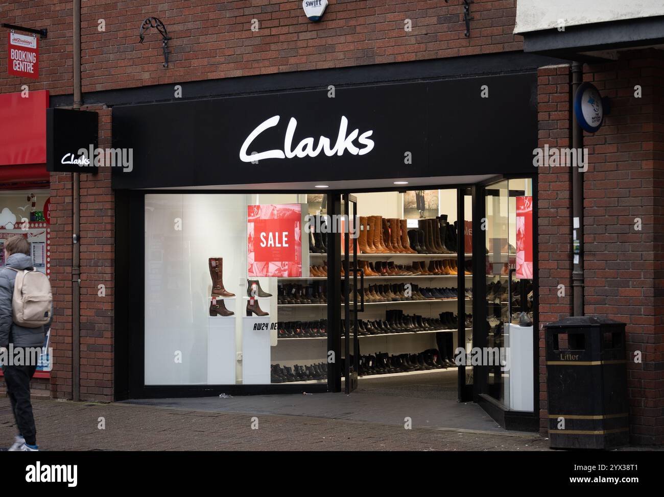 Clarks shop front hi-res stock photography and images - Alamy
