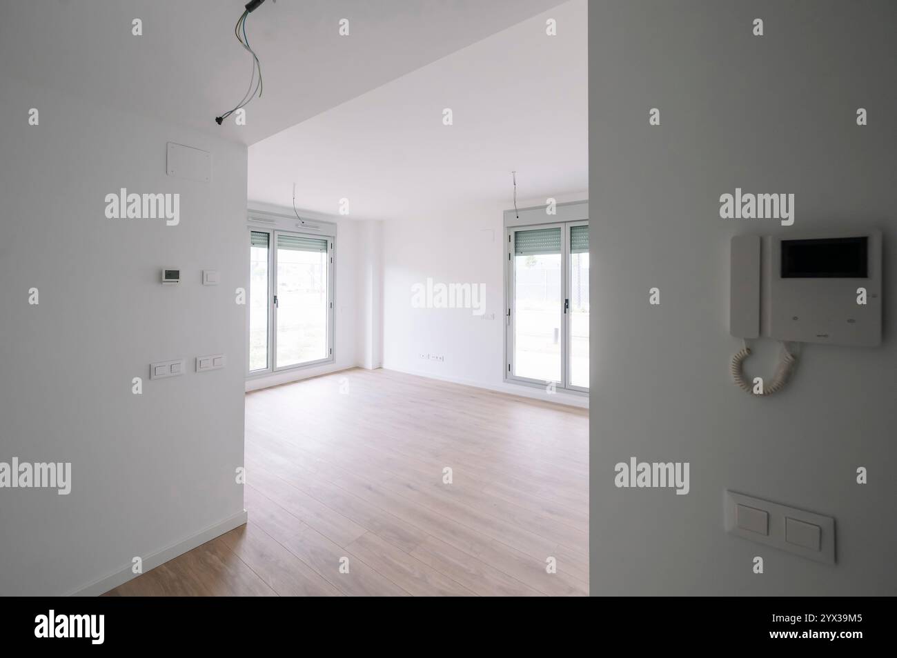 White empty wooden floors hi-res stock photography and images - Alamy