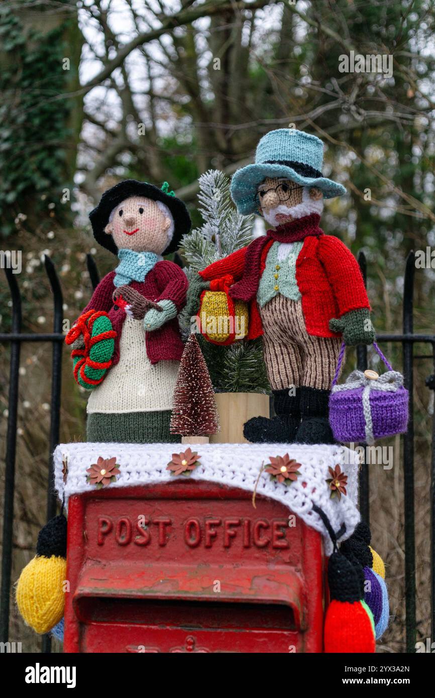 Yarn bombing knitted artwork hi-res stock photography and images - Alamy