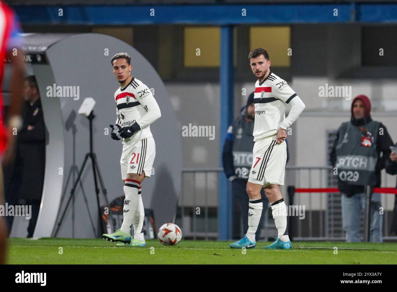 Pilsen, UK. 12th Dec, 2024. Manchester United midfielder Mason Mount (7 ...