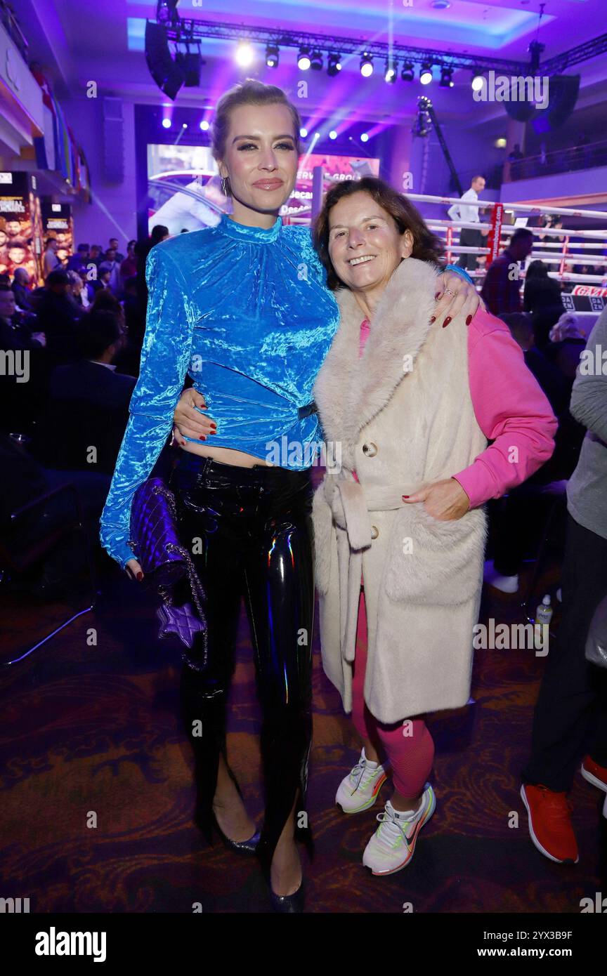 Verena Kerth und Claudia Obert bei der Universum Boxing Night 2024 im ...