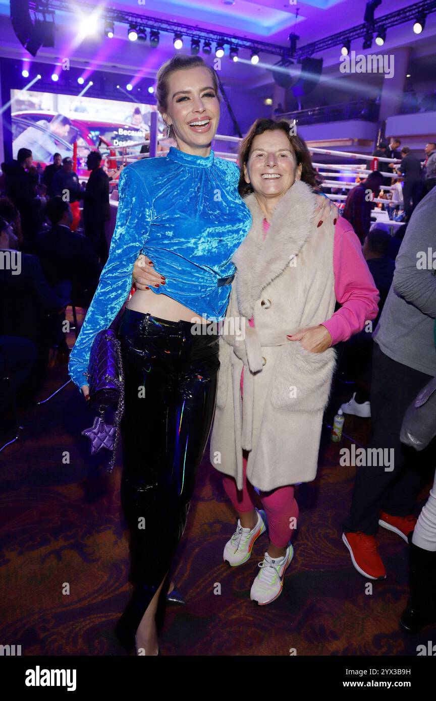 Verena Kerth und Claudia Obert bei der Universum Boxing Night 2024 im ...