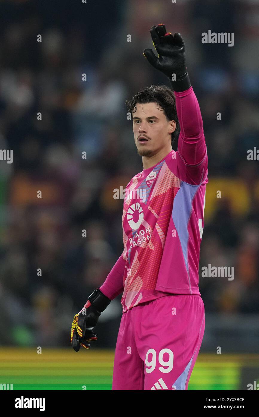 Roma, Italia. 12th Dec, 2024. Roma's goalkeeper Mile Svilar during the ...
