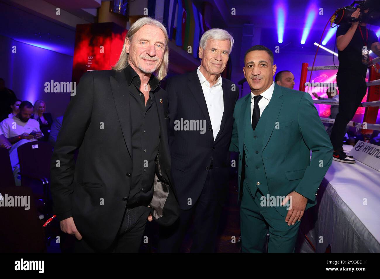 Frank Otto, Michael Otto und Ismail Özen bei der Universum Boxing Night ...