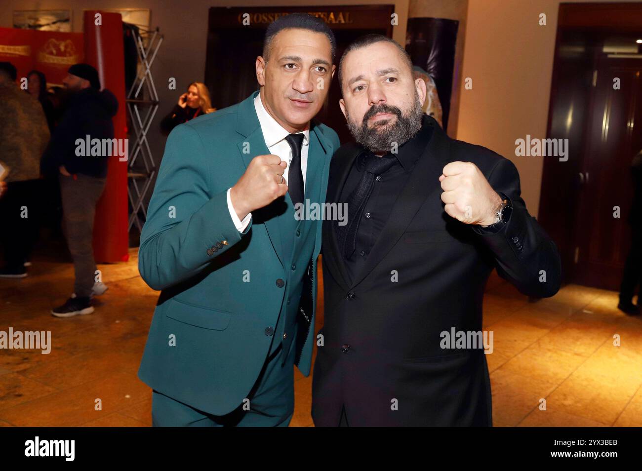 Ismail Özen und Ahmet Öner bei der Universum Boxing Night 2024 im ...