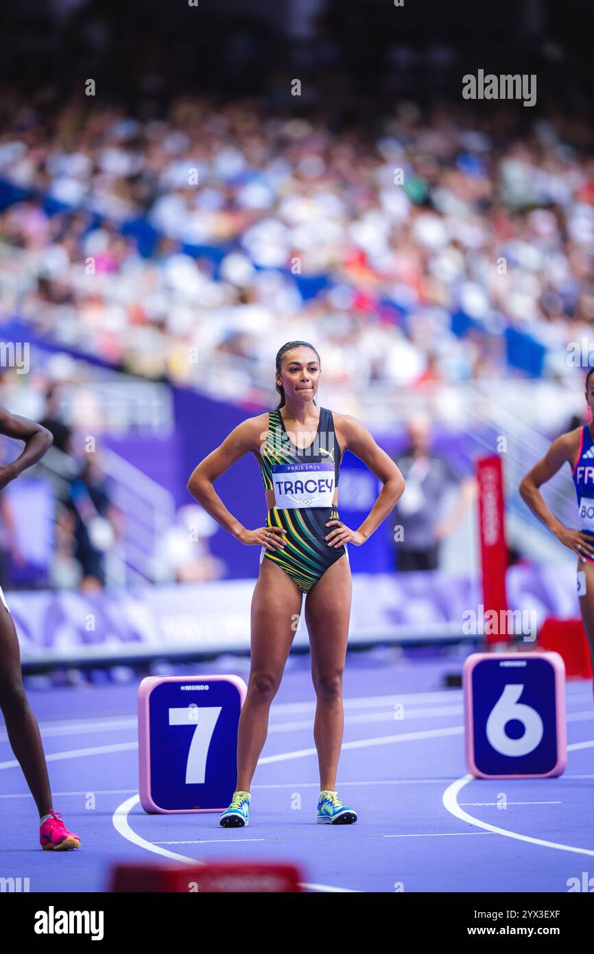 Adelle Tracey participating in the 800 meters at the Paris 2024 Olympic ...