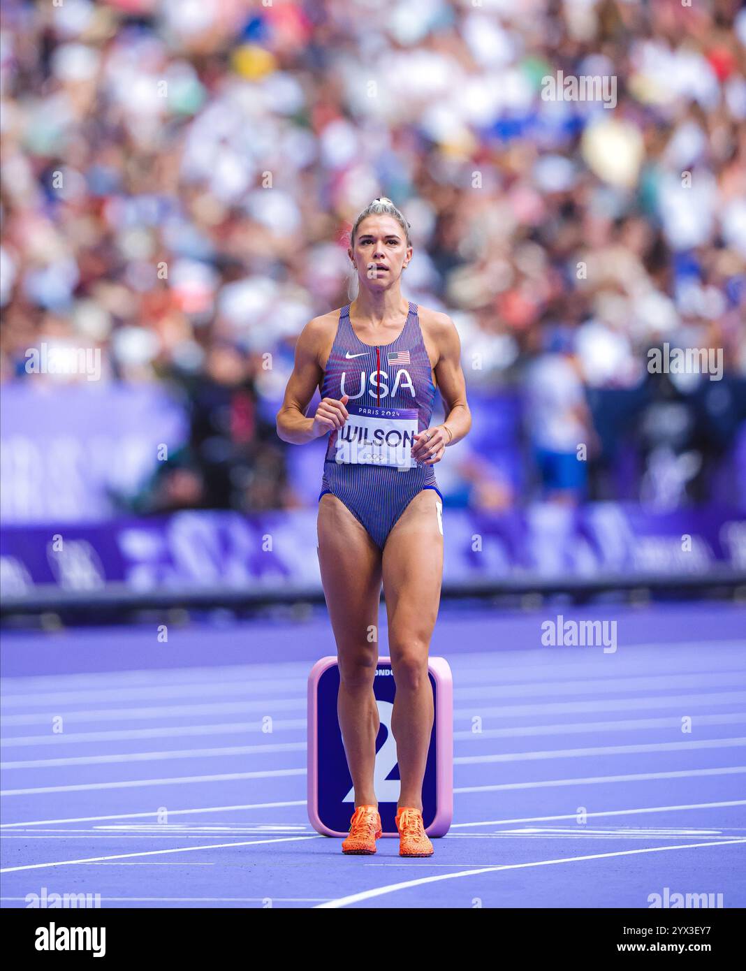 Allie Wilson participating in the 800 meters at the Paris 2024 Olympic ...
