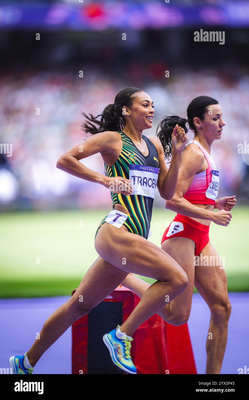 Adelle Tracey participating in the 800 meters at the Paris 2024 Olympic ...