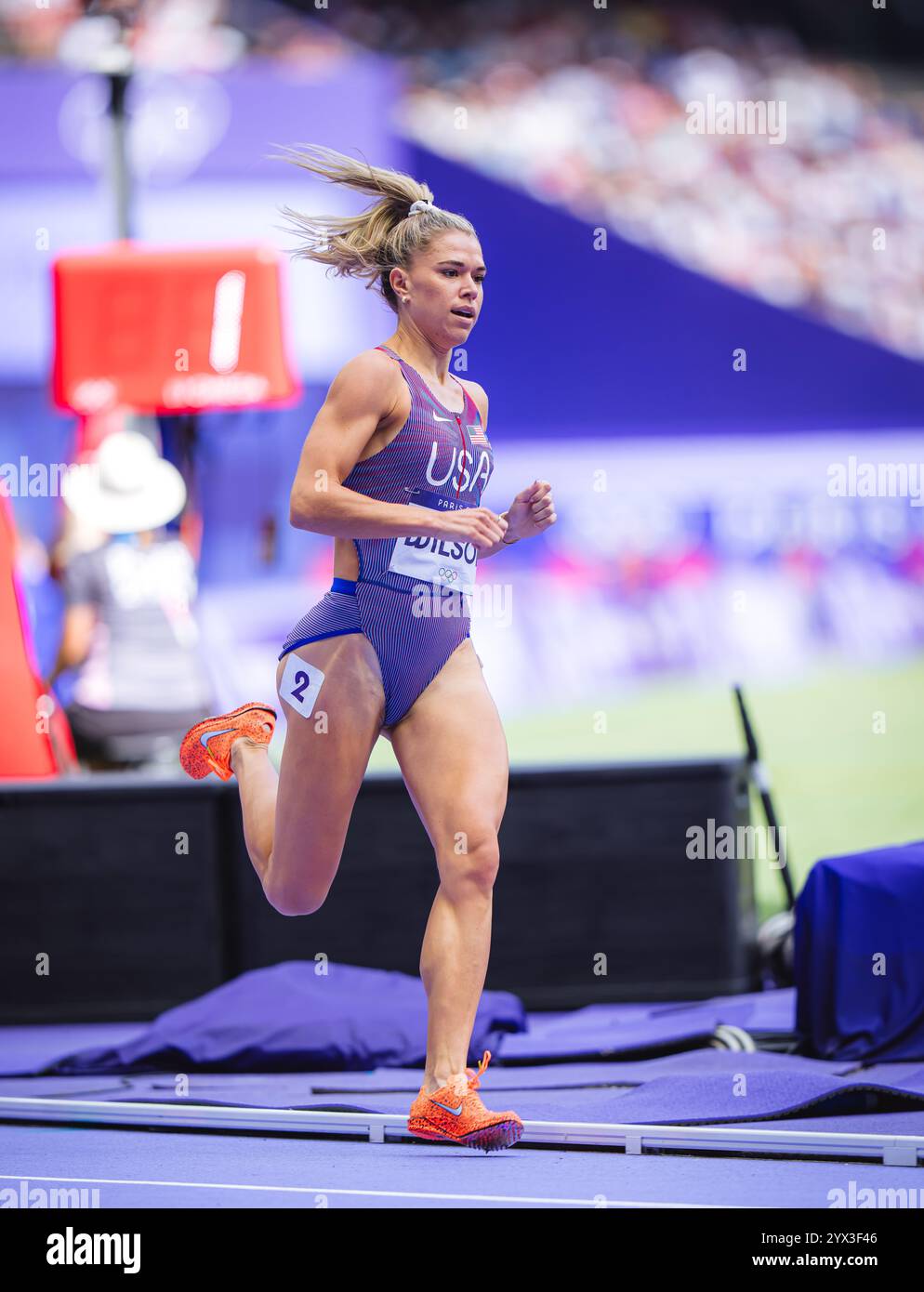 Allie Wilson participating in the 800 meters at the Paris 2024 Olympic ...
