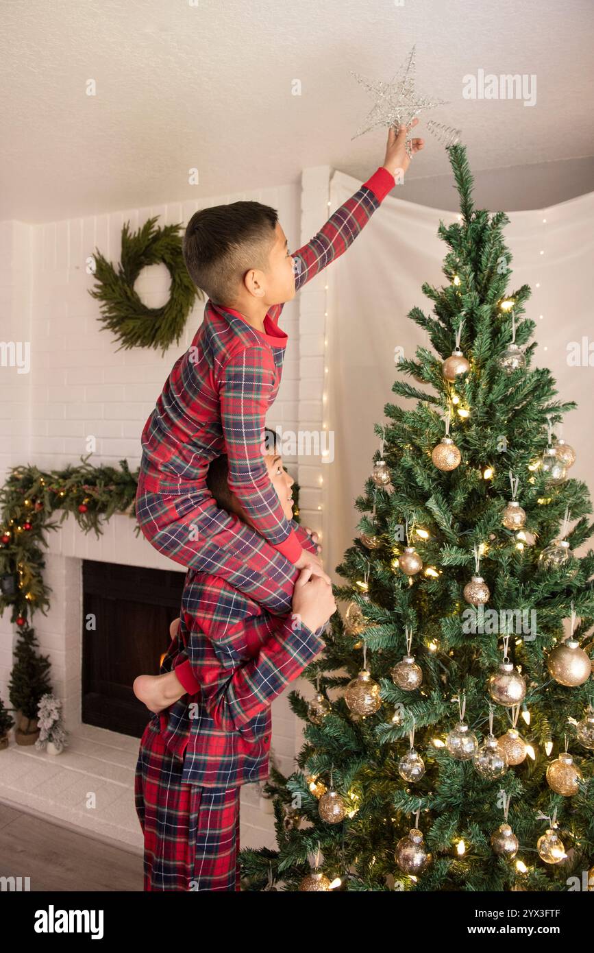 Filipino boys hi-res stock photography and images - Alamy