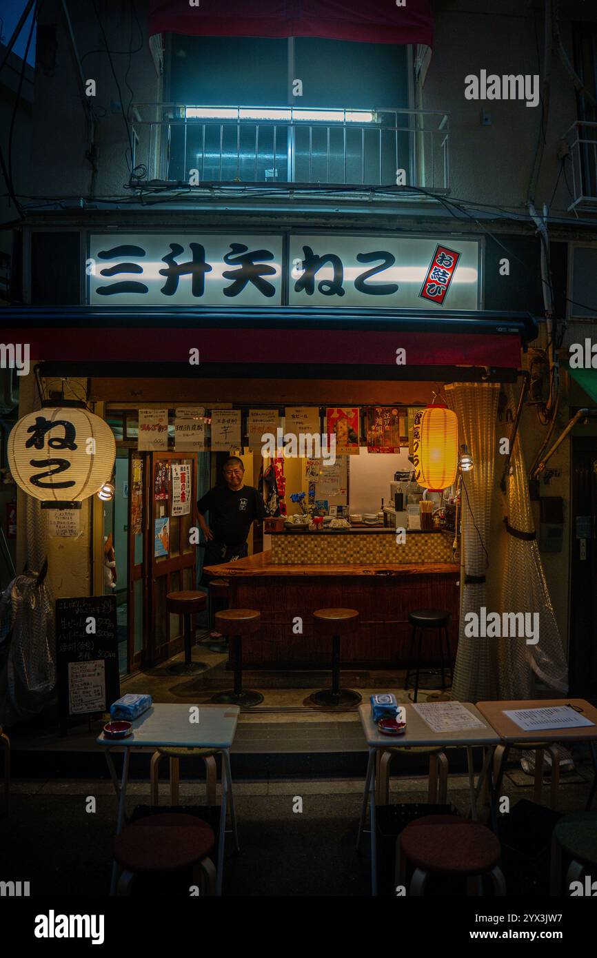 Cafe traditional tokyo hi-res stock photography and images - Alamy