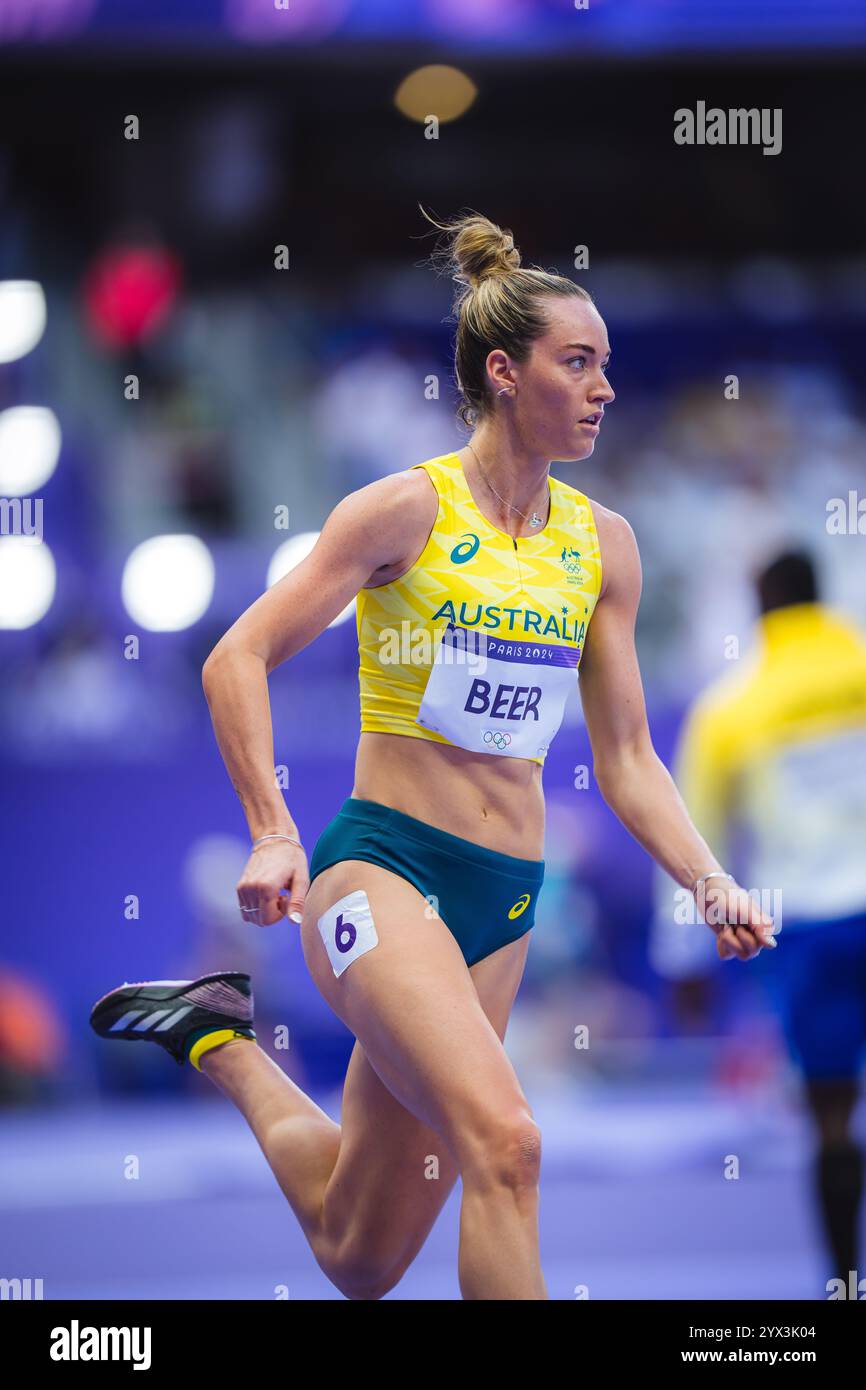 Ellie Beer participating in the 400 meters at the Paris 2024 Olympic ...