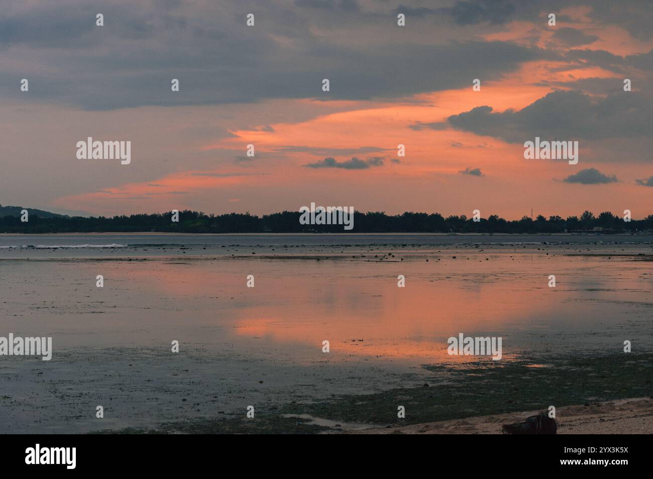 Blue sunset over ocean waves hi-res stock photography and images - Alamy