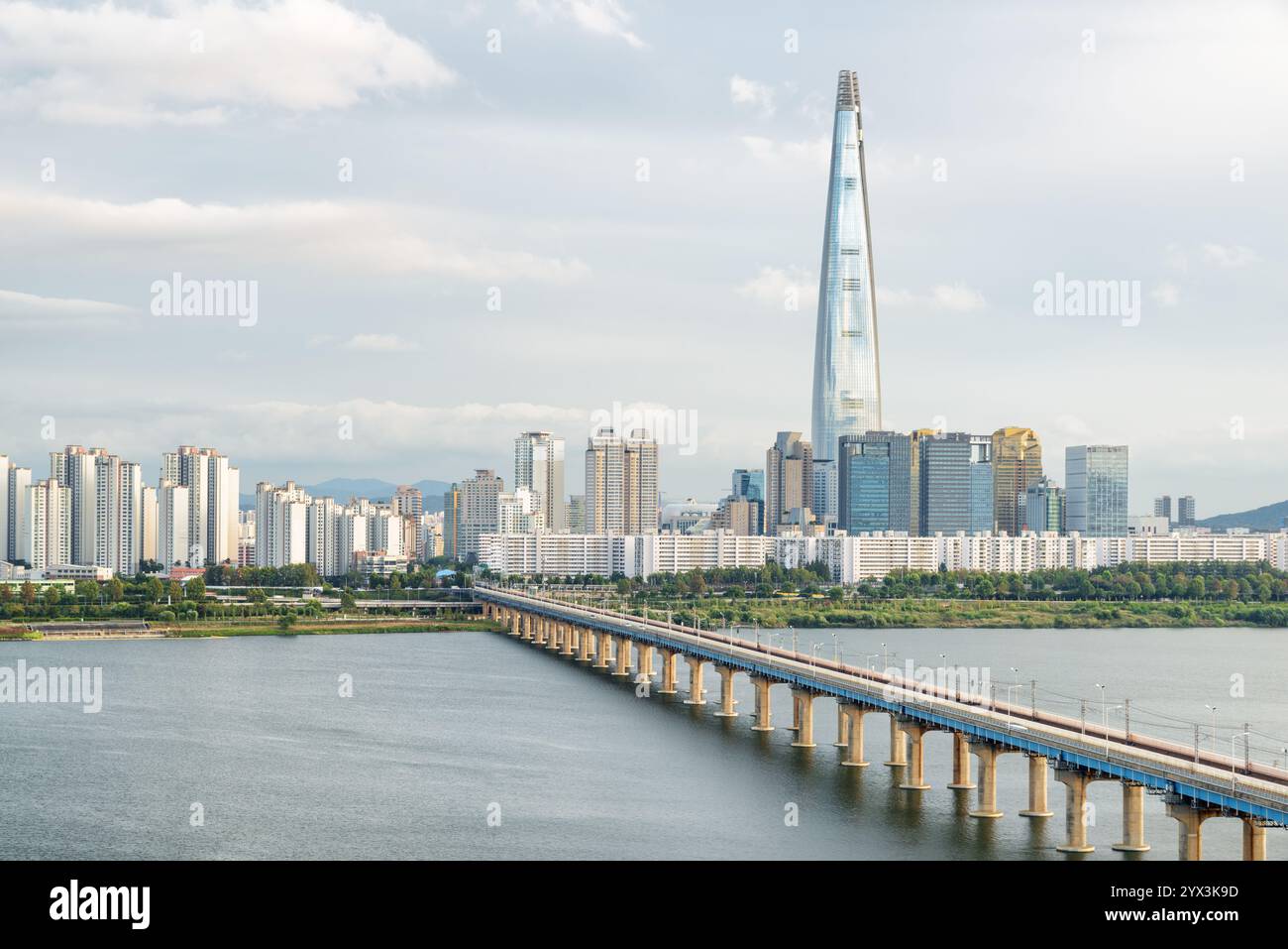 Wonderful view of modern tower and Jamsil Railway Bridge, Seoul Stock ...