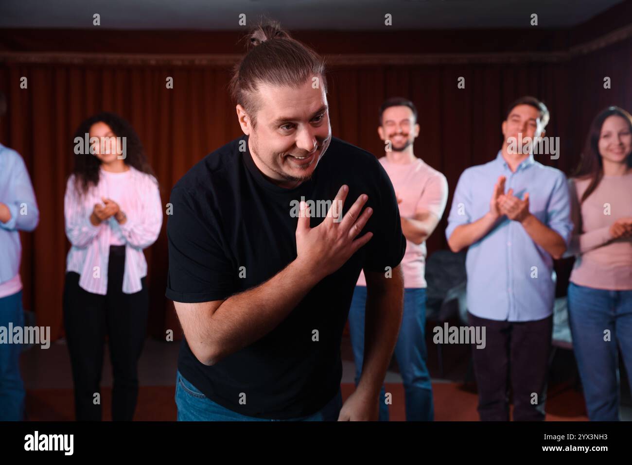 Professional actors bowing on stage in theatre Stock Photo - Alamy