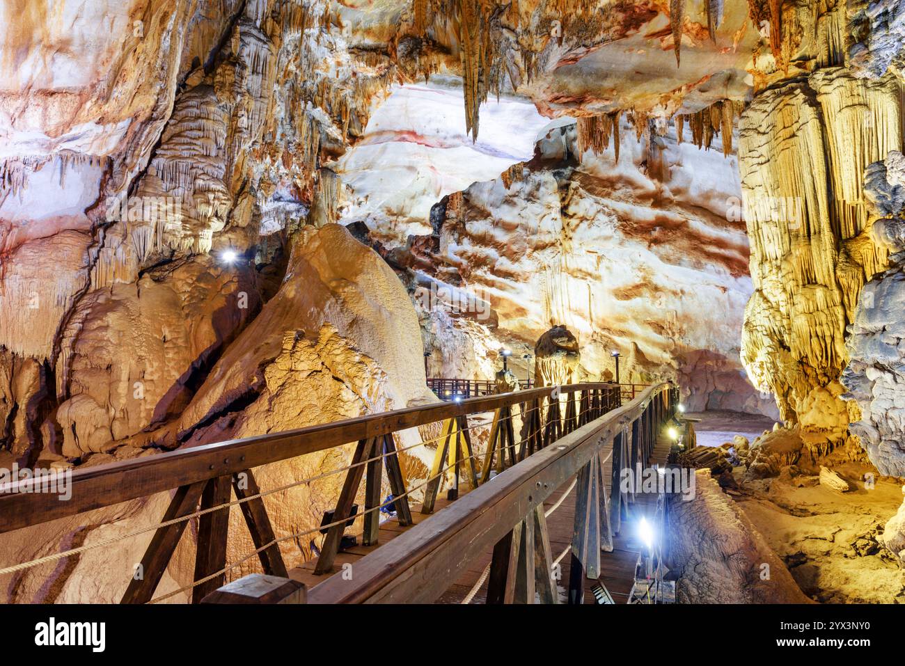 Amazing walkway inside Paradise Cave (Thien Duong Cave), Vietnam Stock ...