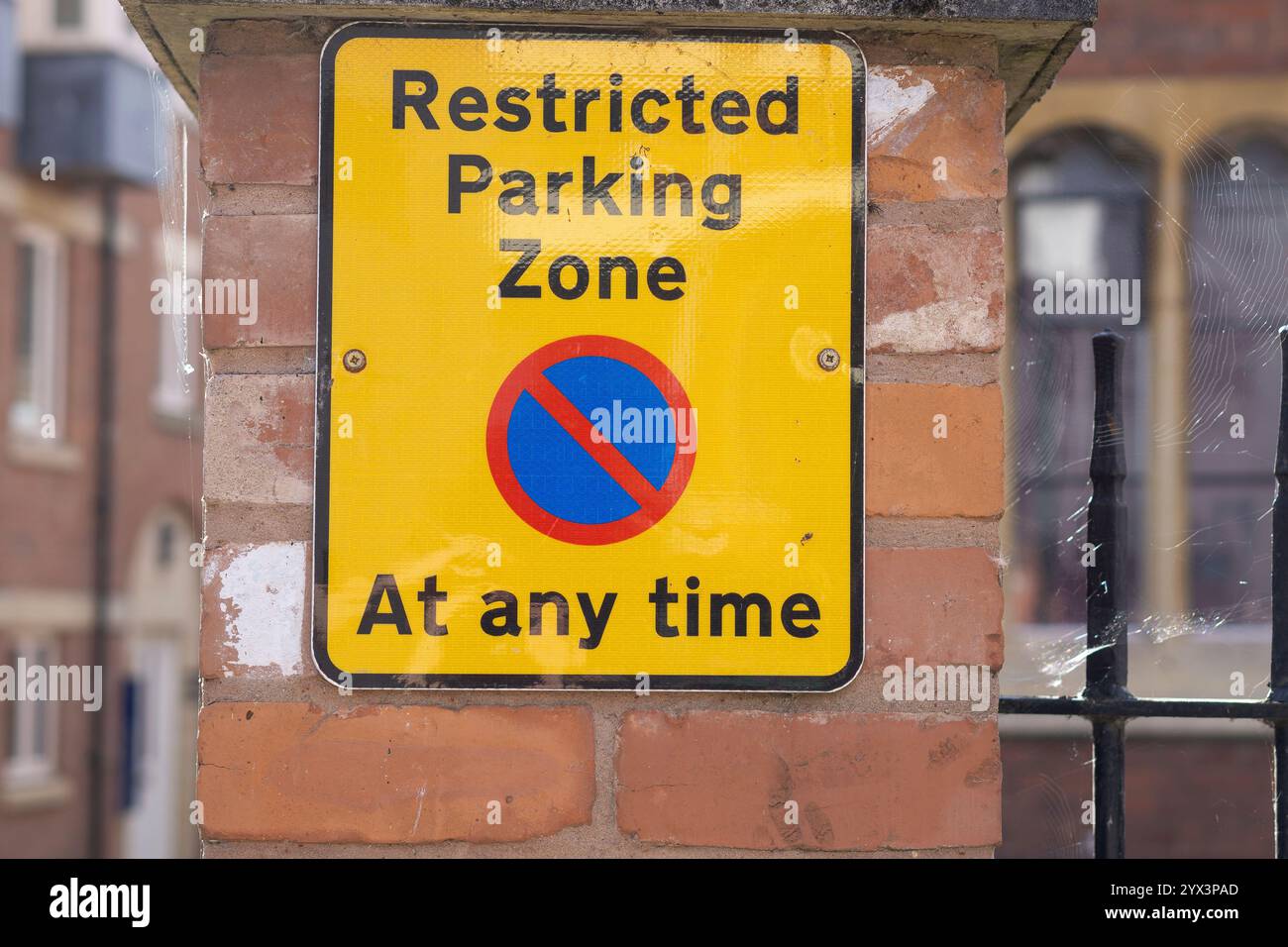 Restricted parking zone sign hi-res stock photography and images - Alamy
