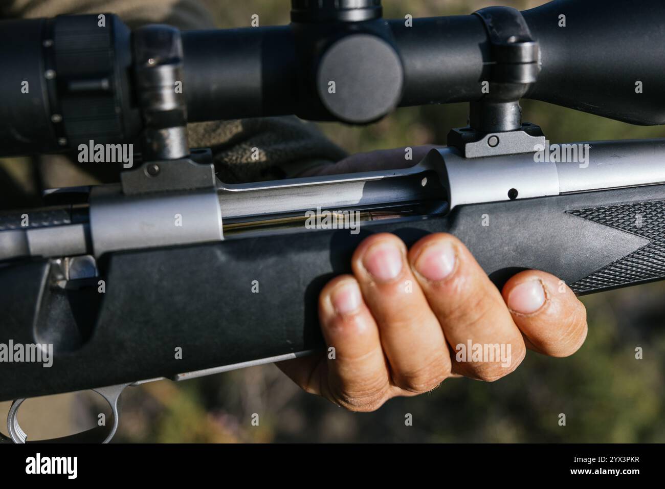 Hunting rifle and scope hi-res stock photography and images - Alamy